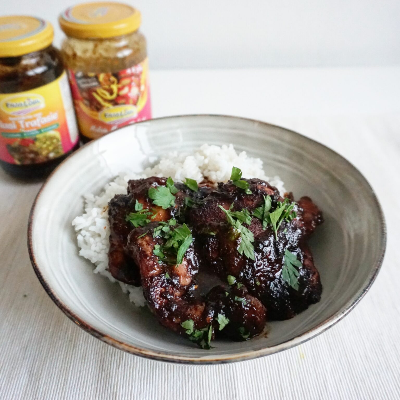 Snelle gegrilde kippendijfilet in Surinaamse marinade - Priya Loves ...